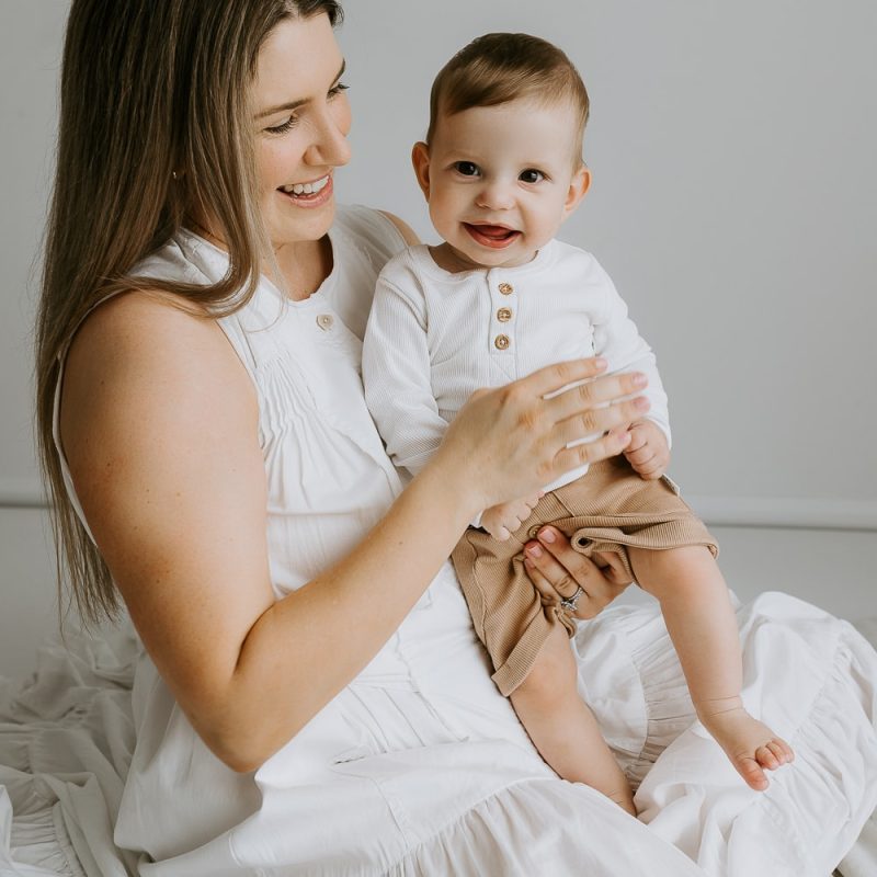 Motherhood - Winni & Mini Photography | Newborn Baby Family